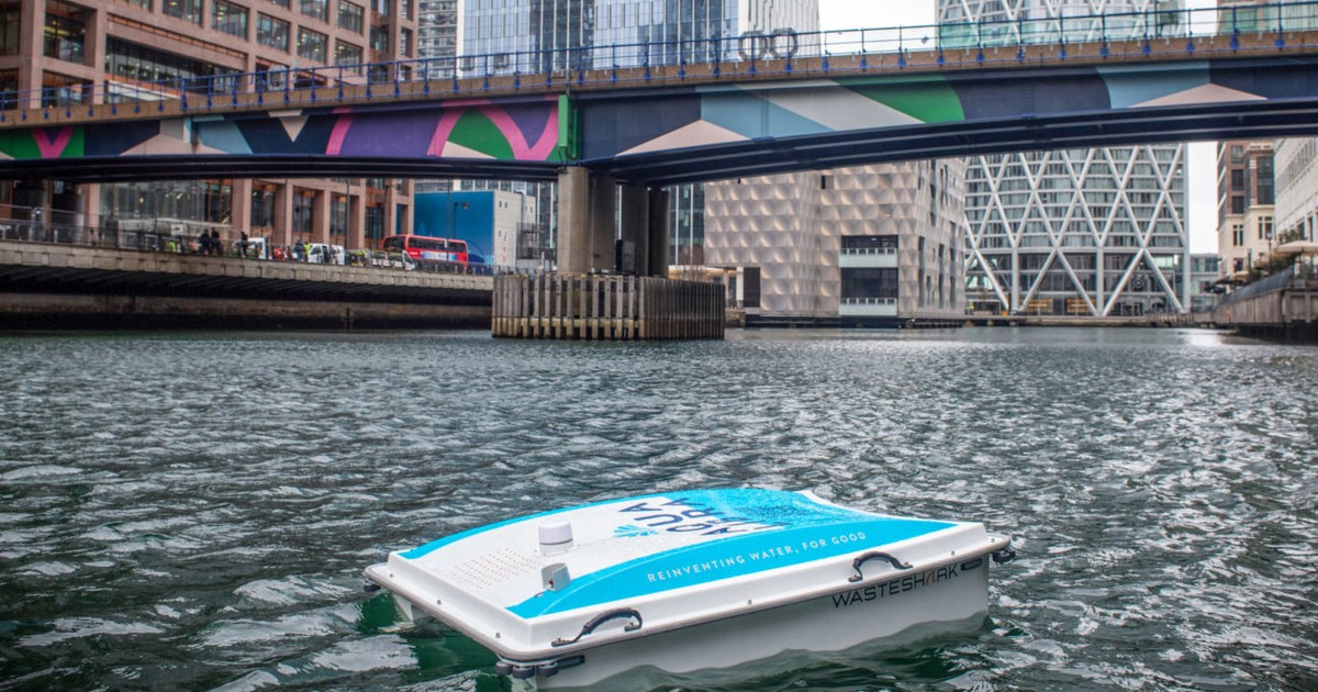 WasteShark: robot thu gom rác thải gây ô nhiễm trên mặt nước
