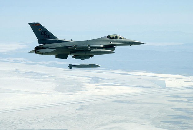 Hải quân Mỹ thử nghiệm thành công bom điều khiển JSOW C-1