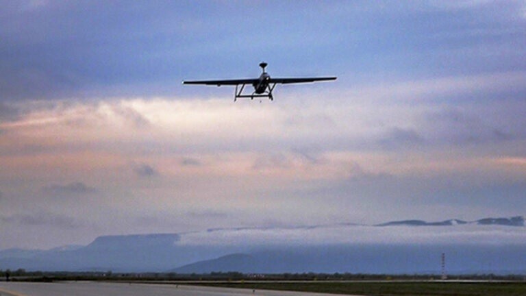 UAV tấn công Forpost-R của Nga, bản sao chép drone Israel phá hủy hàng ...