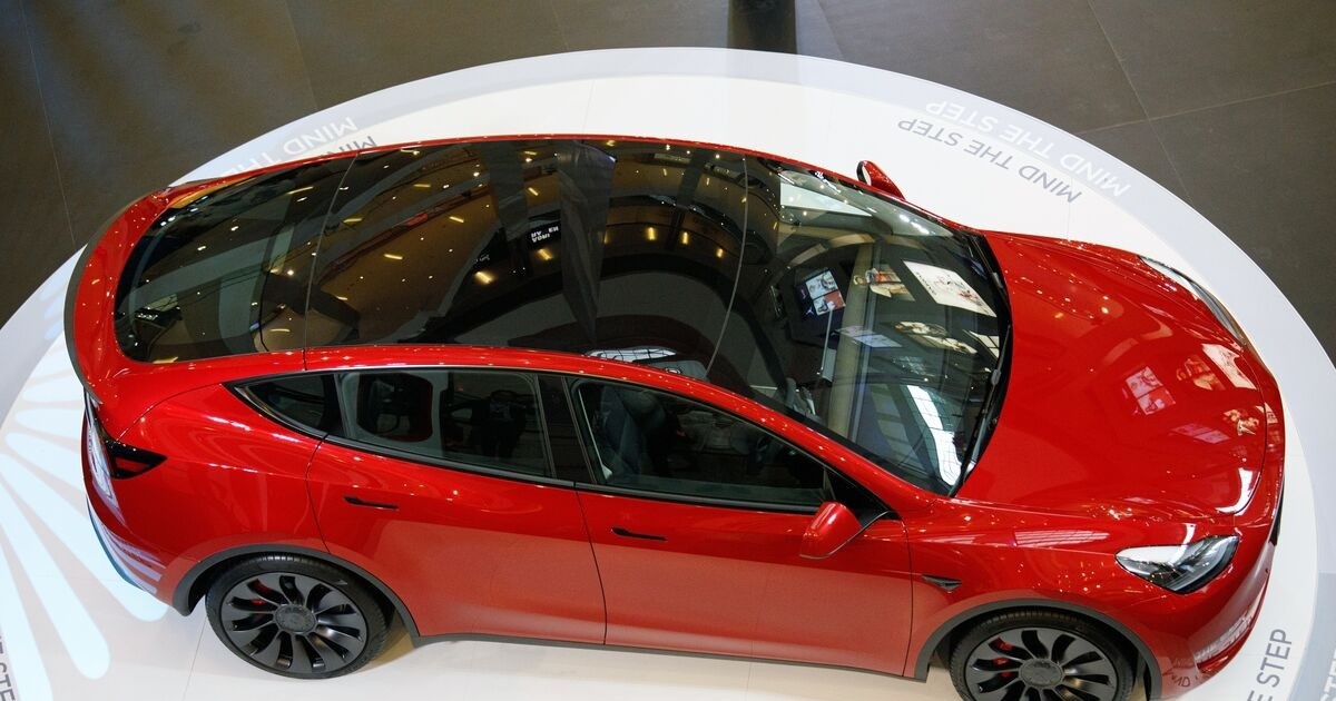 Tesla khởi động lại “cuộc chiến giá cả” xe điện tại Trung Quốc