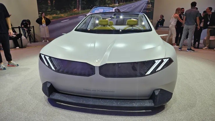 BMW sử dụng công nghệ đám mây của Amazon để phát triển hệ thống hỗ trợ ...
