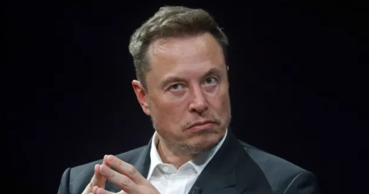 Elon Musk cho rằng chạy đua AI giống như game đánh bài đầy may rủi