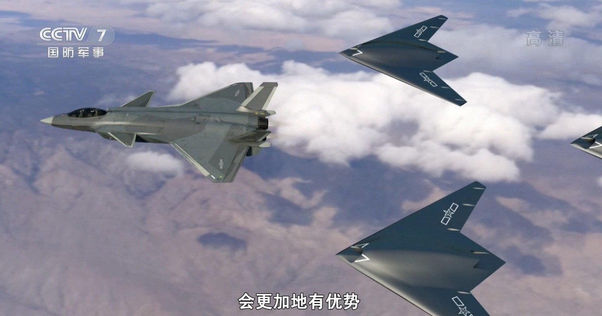 Trung Quốc điều tiêm kích tàng hình J-20AS chỉ huy đội UAV cánh bay ...