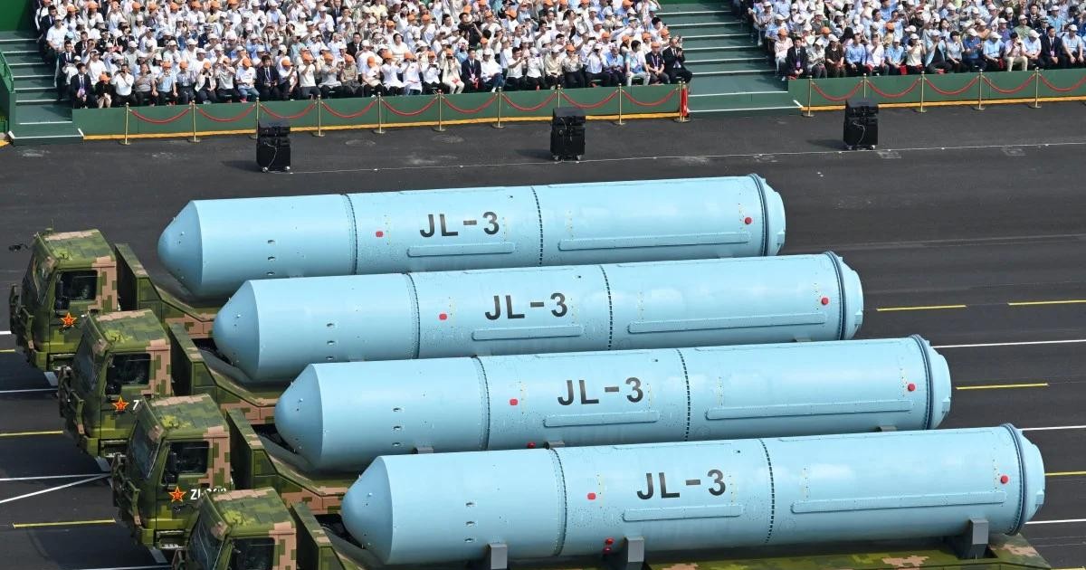 Tên lửa hạt nhân và "trợ thủ trung thành": 8 điều bất ngờ từ cuộc duyệt ...