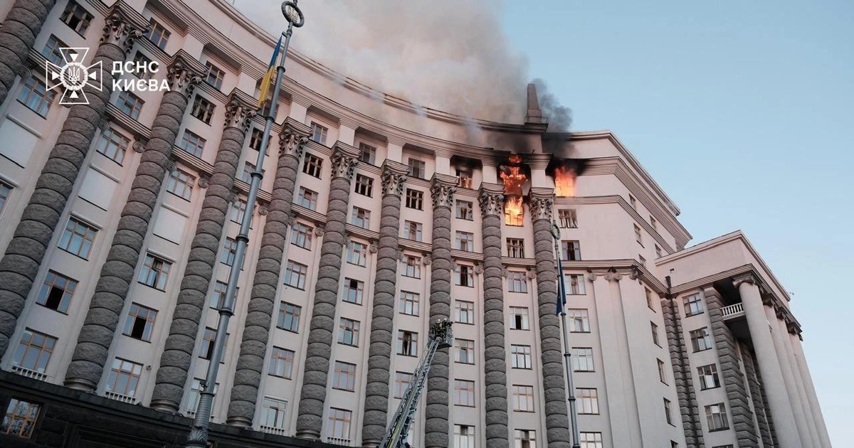 Nga phóng hơn 800 UAV khiến Kiev rung chuyển, tòa nhà chính phủ cháy lớn