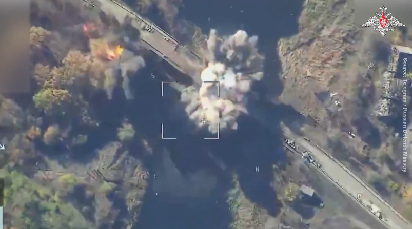 Nga không kích phá hủy cầu chiến lược, cắt đứt tuyến tiếp vận chủ lực của Ukraine