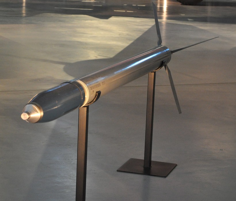 Ukraine được Mỹ viện trợ rocket đường không 127mm được chế tạo từ những ...