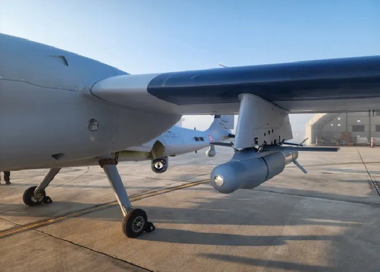 Thổ Nhĩ Kỳ thử nghiệm thành công UAV Bayraktar Akinci với hệ thống ...