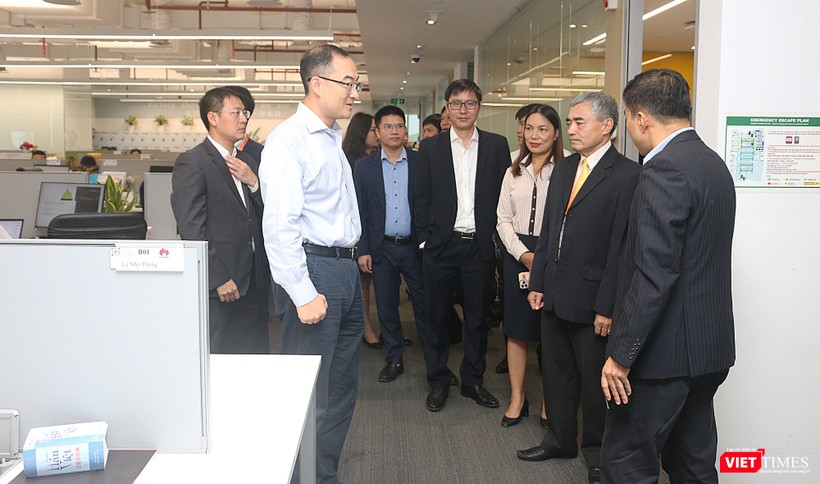 VDCA Tech Tour: Tham quan trụ sở và tìm hiểu dịch vụ Cloud của Huawei ...