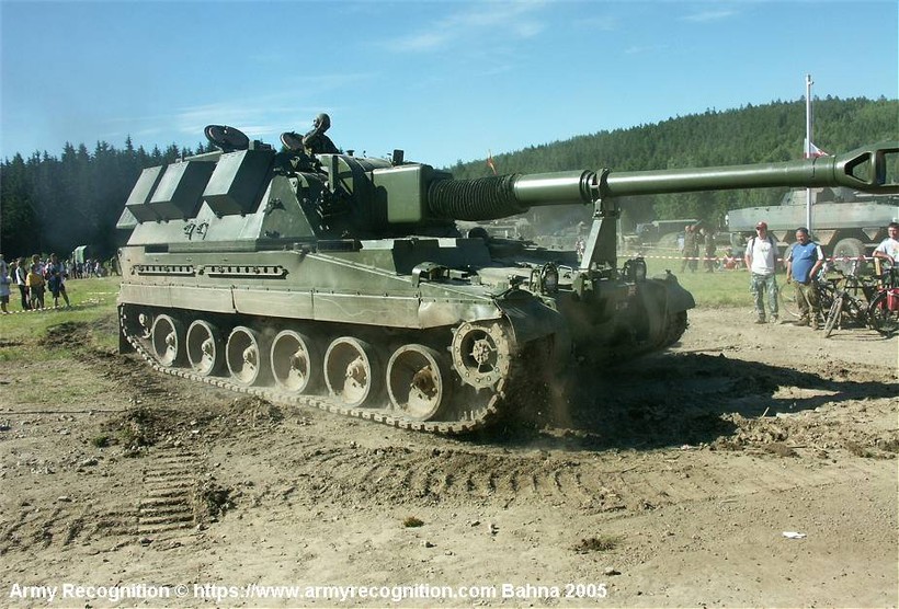 Ngoài 14 xe tăng Challenger 2, Anh sẽ cung cấp cho Ukraine 30 pháo tự hành AS90 155mm